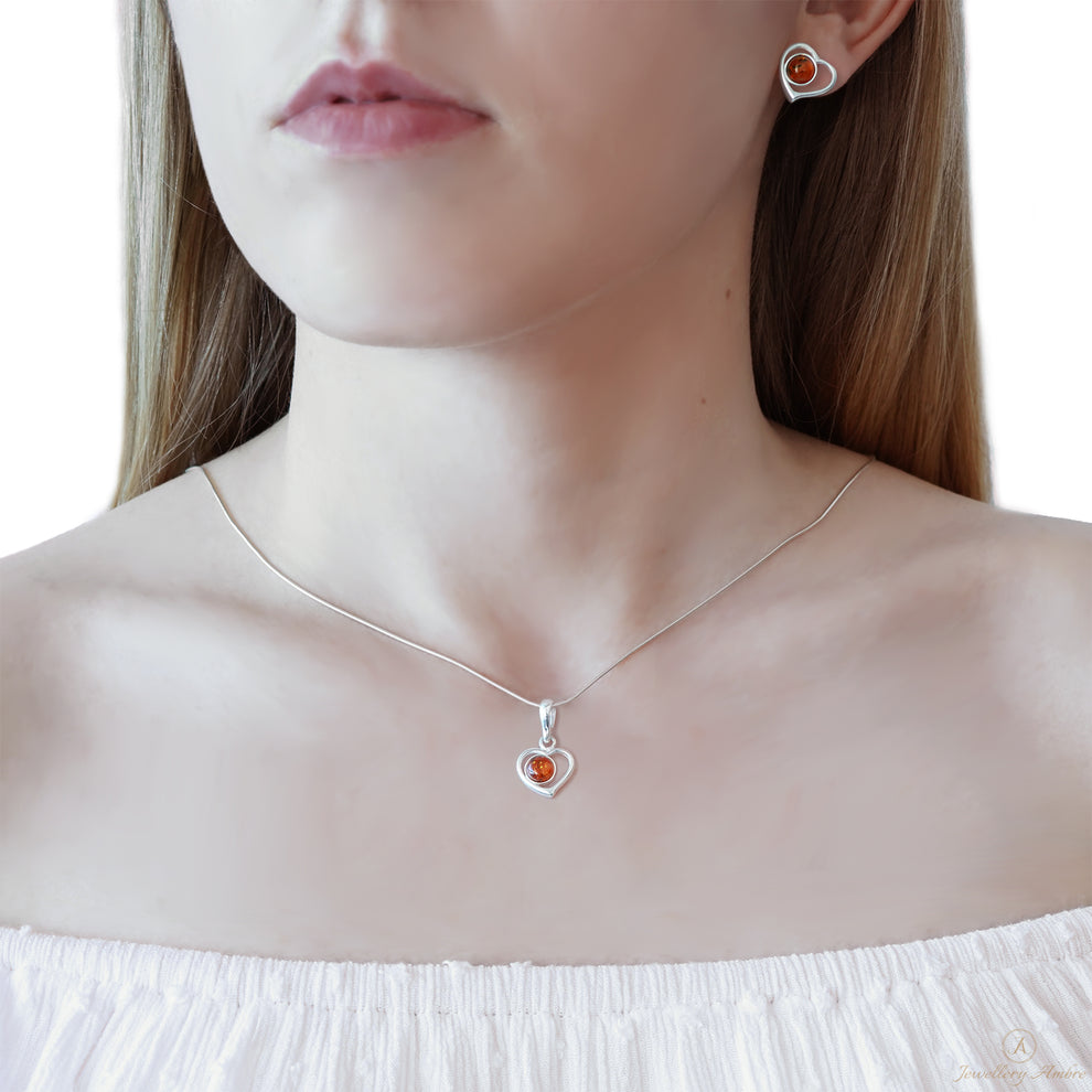 Delicate Heart Studs in Sterling Silver – Jewellery Ambre